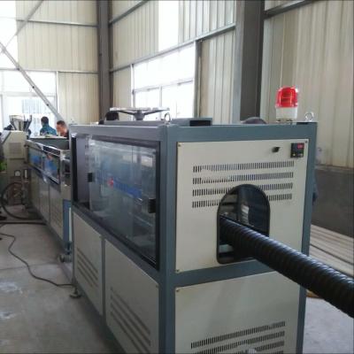 Cina Macchina per la fabbricazione di tubi ondulati precompressi a doppio strato, estrusore per macchinari per l'estrusione di tubi in vendita