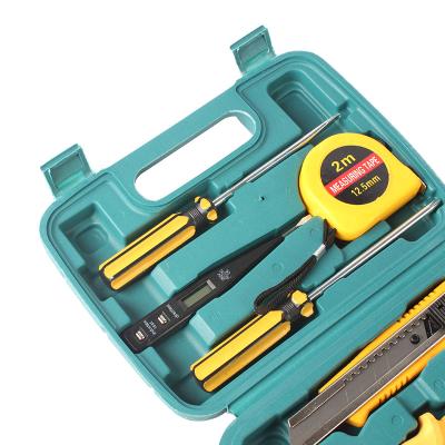 Cina Small Homeowner Tool Set 9 Pieces General Household Small Hand Tool Kit with Plastic Tool Box Storage Case in vendita
