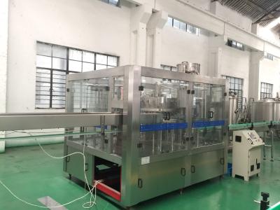 Cina La bottiglia di plastica 500ml 4000bph ha carbonatato la linea di produzione della bevanda in vendita