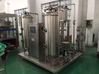 Cina La bottiglia di plastica 500ml 4000bph ha carbonatato la linea di produzione della bevanda in vendita