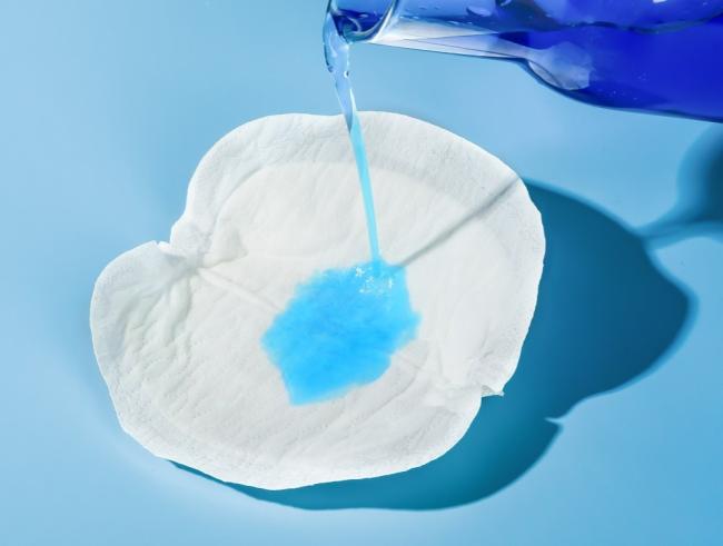 Absorption demonstration of nursing pads