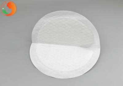 Cina Coppette assorbilatte usa e getta a forma di conchiglia personalizzate, traspiranti con strati assorbenti in vendita