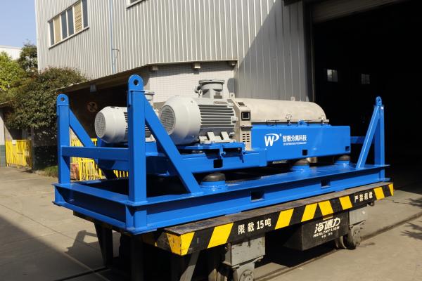 Quality ​​PLC Three Phase Centrifuge Sludge Dewatering Decanter Centrifuge For High for sale