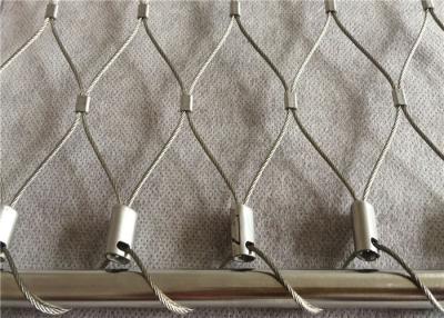 中国 メッシュアングル 60 または 90 度 鹿の囲い網 販売のため