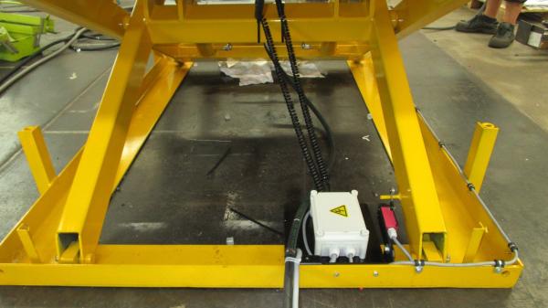 Quality 500kg Carrying Capacity Single Scissor Lift Table with Universal Ball Improved for sale