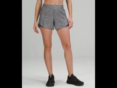Pantalones cortos corrientes de los deportes de los pantalones cortos de las mujeres blancas del ODM del OEM con el forro interior 100D