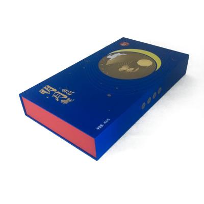 Cina Custom made magnetic closure box cardboard luxury gift packaging box with plastic insert tray in vendita