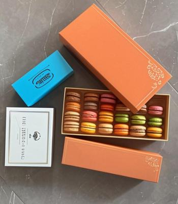 Cina Imballaggio in scatola di carta trasparente Scatola per l'esposizione dei macaroni Scatola per l'esposizione dei macaroni vassoio per i macaroni Scatola regalo per i macaroni Imballaggio per i macaroni al cioccolato Imballaggio con coperchio superiore e inferiore in vendita