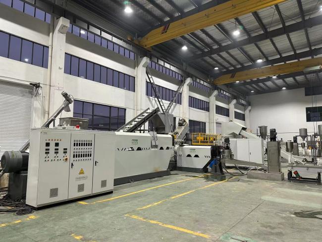 PP PE Pelletizing machinechine PP PE Pelletizing machine has two kinds of type. The RDL-Series plastic granulator machine is single stage plastic pelletizing machine with strand cooling cutting system used for clean industrial waste PE film, PP shopping bags. What's more, the RSL-Series plastic granulator machine is double stages plastic pelletizing machine with strand cooling cutting system used for washing recycled PE film, PE shopping bags material. With double stage it work more stable, produce more clean and more density granules. You can choose double stage or single stage extruder according to the cleanliness of your material. This plastic granulating line can be displayed "L" or "U" shape according to clients' workshop. We also provide plastic crushing washing recycling line to get clean dry flakes from dirty waste material.