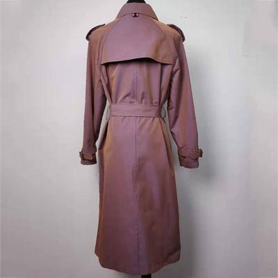 China De geleidelijk aan Veranderende Windjekker Met twee rijen knopen van de Kleuren Lange Trenchcoat Te koop