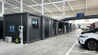 China Foldable 20ft Container with 18mm Thick Fireproof Cement Fiber Floor Optional Entrance Door and Customizable Terrace for sale