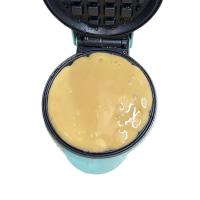 China Electric Mini Waffle Maker 550W Non-Stick Plates Personal Breakfast Waffle Maker 120V for sale