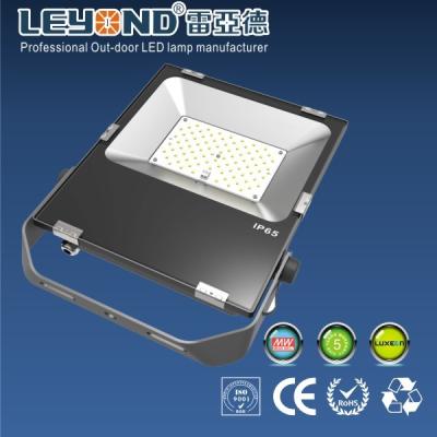 China As luzes de inundação impermeáveis 3030 do diodo emissor de luz do Super Slim conduziram a luz conduzida 150w do projetor da microplaqueta à venda
