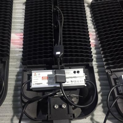 Cina iluminazioni pubbliche con il sistema di controllo automatico, 5 anni di energia solare di 2700-6500K IP65 di garanzia in vendita