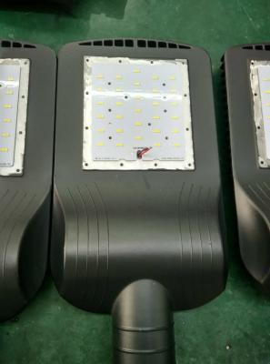 Cina iluminazioni pubbliche con il sistema di controllo automatico, 5 anni di energia solare di 2700-6500K IP65 di garanzia in vendita