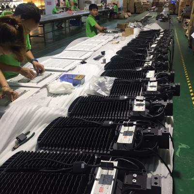 Cina I dispositivi principali di ottimo rendimento impermeabili dell'iluminazione pubblica con 3-8M installano l'altezza, angolo regolabile in vendita