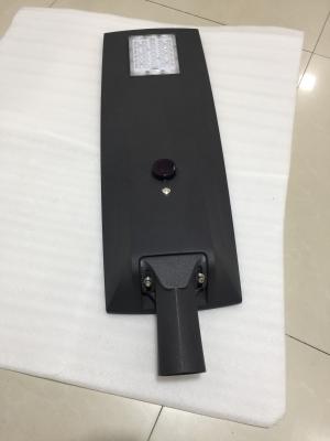 Cina 2021 nuova batteria al litio 160lm/w 20w 30w 40w 50w tutto in un'iluminazione pubblica principale solare in vendita