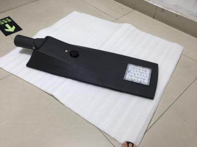 Cina 2021 nuova batteria al litio 160lm/w 20w 30w 40w 50w tutto in un'iluminazione pubblica principale solare in vendita