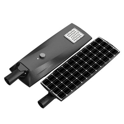 Cina Batteria al litio MPPT 50w intelligente 8000lm tutto in un'iluminazione pubblica solare IP65 del LED impermeabile in vendita