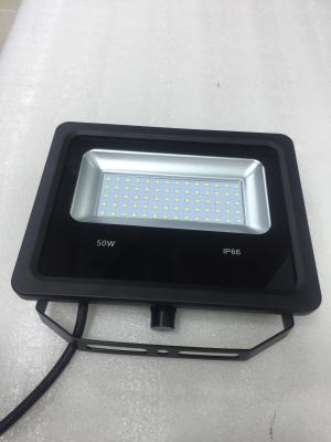 中国 PIRセンサーの検出を用いる純粋で白い研修会の庭60 Hz 50Hz 50W LEDのフラッドライト120度 販売のため