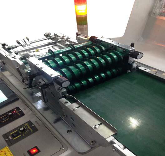 異なった物質的な板のための自動MultibladesのV切断機械をdepaneling PCB