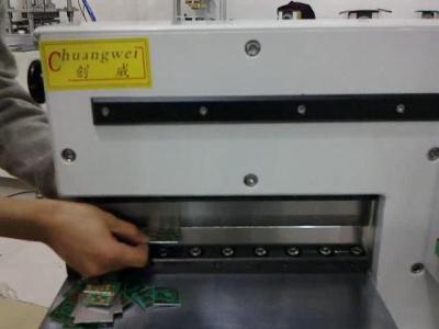 Cina Macchina depaneling massima del depanel del PWB di lunghezza 330mm del PWB con due lame lineari in vendita