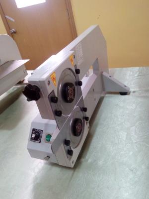 中国 2つの円の刃が付いているPCB Depaneling機械を手で押しなさい 販売のため