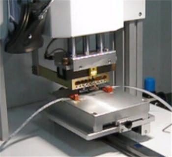 China De nauwkeurige Solderende Machine van PCB van de Krachtcontrole Automatische, de Hoofdmachine Plakkend van Thermode Te koop