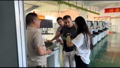 中国 精密度0.5-3.5mmPCBルーターマシン 3KWの掃除機 販売のため