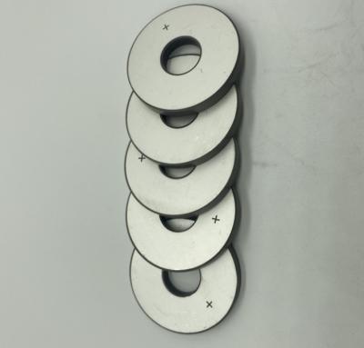 Cina piatto ceramico piezo-elettrico Ring Shape Making Transducers di 50pcs Pzt 8 in vendita