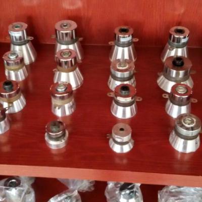 Cina Potere differente ultrasonico di lunghezza 66mm del trasduttore di pulizia di multi frequenza in vendita
