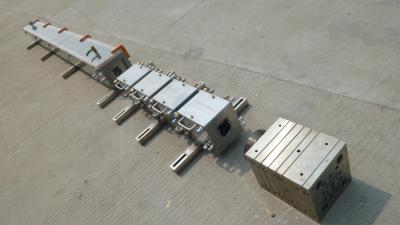 Cina Stampo di estrussione per prodotti di pavimentazione in WPC con materiale da stampo EKO e 3Cr17 in vendita