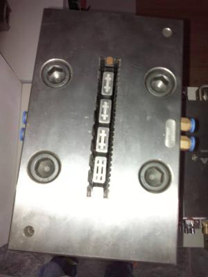 Cina Stampo di estrussione per prodotti di pavimentazione in WPC con materiale da stampo EKO e 3Cr17 in vendita