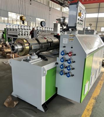China Outdoor PE/PP WPC Composite Floor Decking Extrusion Machine for WPC Decking and Plank for sale