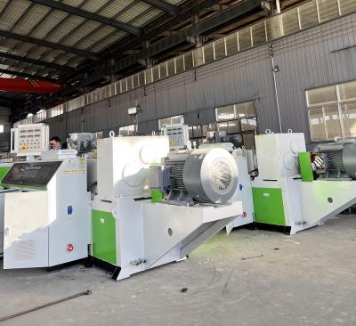 China Outdoor PE/PP WPC Composite Floor Decking Extrusion Machine for WPC Decking and Plank for sale