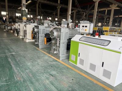 China Outdoor PE/PP WPC Composite Floor Decking Extrusion Machine for WPC Decking and Plank for sale