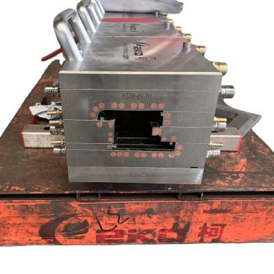 Cina Stampo per profili in UPVC di dimensioni personalizzate in materiale 3CR17 per finestre e porte in vendita