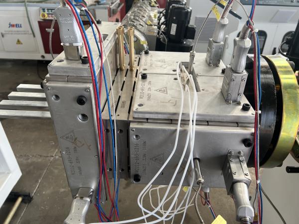 Quality Counter-rotating Conical Twin-screw WPC Extrusion Machine Line for Superior for sale