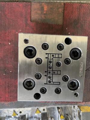 중국 맞춤형 크기 UPVC 윈도우 프레임 폼 외출 라인 판매용