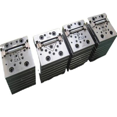 中国 1 プロフェッショナルなPVCエクストルーション窓プロファイルの模具のための空洞家用製品模具 販売のため