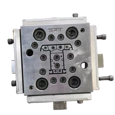 Cina Estrusione di profili UPVC per diversi disegni di porte in stampi di finestre e porte di dimensioni del cliente in vendita