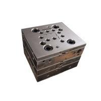 Cina Stampo di estrusione per profili di finestre in PVC in argento per diversi disegni e architetture di bloccaggio in vendita