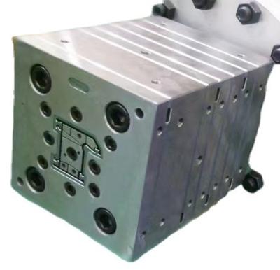 Cina Forme di estrussione per profili in PVC di finitura argentea per modellare parti di finestre e porte in vendita