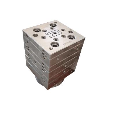 Cina Stampo di estrusione per travi di pavimentazione in WPC di dimensioni personalizzate realizzato a Huangshi con materiale 3CR17 in vendita
