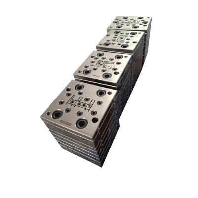 Cina Strumenti per stampi a stampo per estrussione in PVC progettati su misura per AutoCAD per prestazioni garantite in vendita