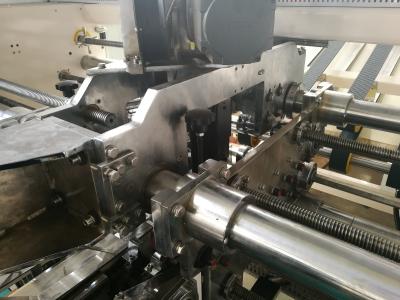 Cina Macchina di cucitura del contenitore automatico di cartone senza otto servo alte velocità a coda di pesce in vendita