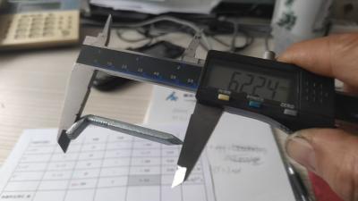 中国 L型ヘッドの正方形のネイルで,熱浸しガルバン化された表面 30-60MM 販売のため