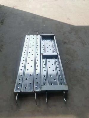 Cina BS1139 ha galvanizzato la piattaforma d'acciaio delle passerelle con la plancia del metallo dell'impalcatura dei ganci in vendita