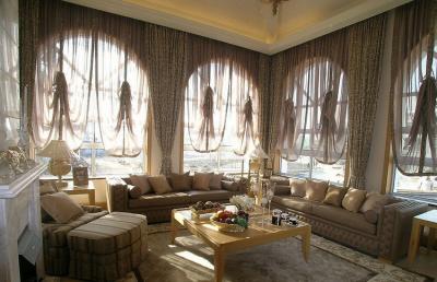 China Motorized Central Opening Curtain Motor for A Warm & Classic Home for sale