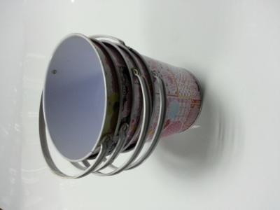 China Recyclable Metal Tin Bucket With Handle And White Dots On Body , Solid Color Inside for sale